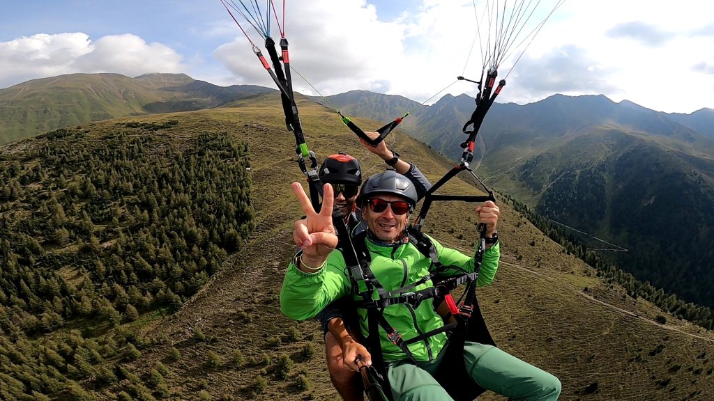 Paragliding at Plan de Corones and the Dolomites / Montana